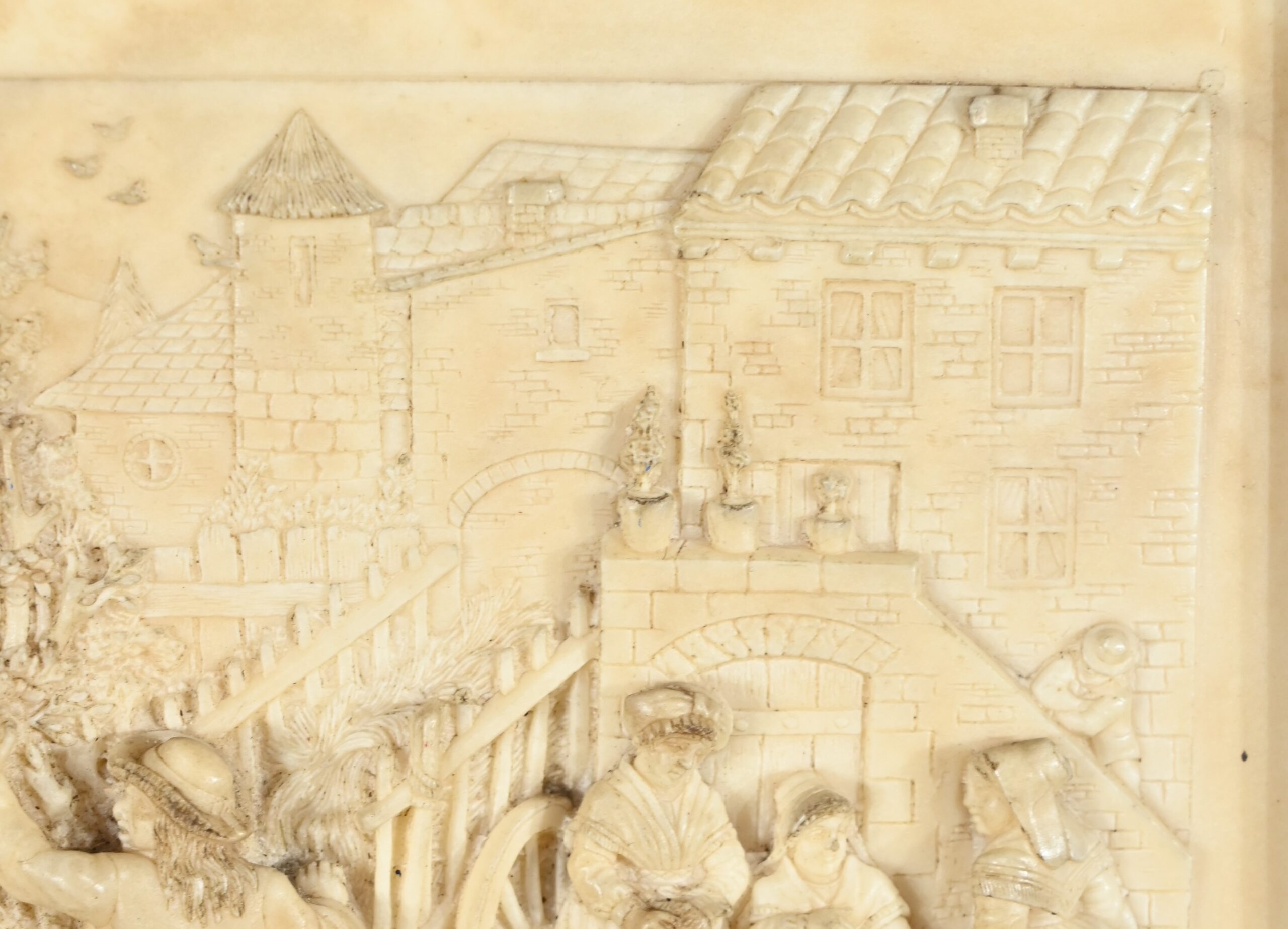 Tableau Bas-Relief en Calcaire Pétrifié, signé CF. Becker – Fin XIXe ...